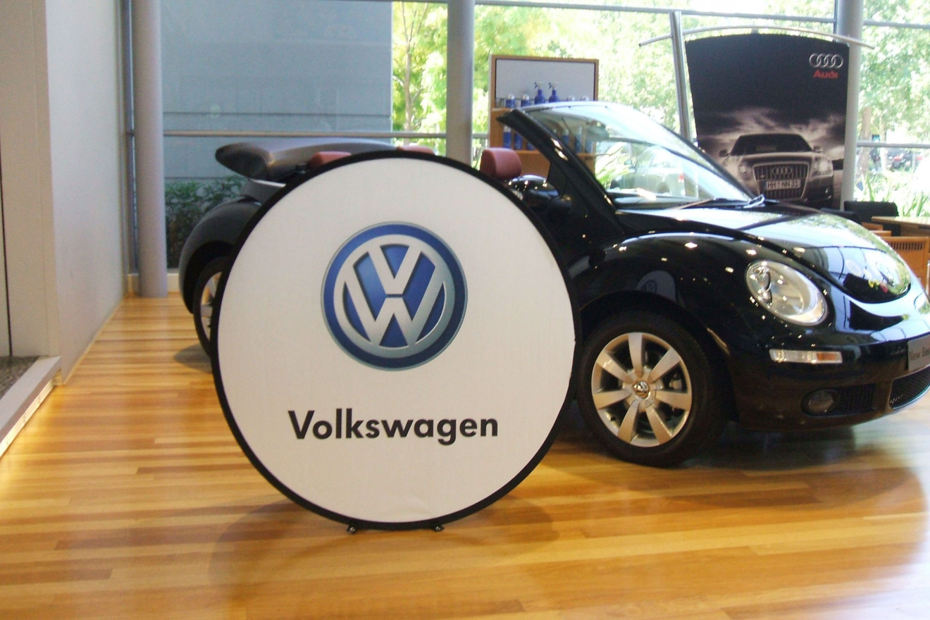 Double-Sided Round Pop-Up Banner – Portable, Easy Setup with Ground ...