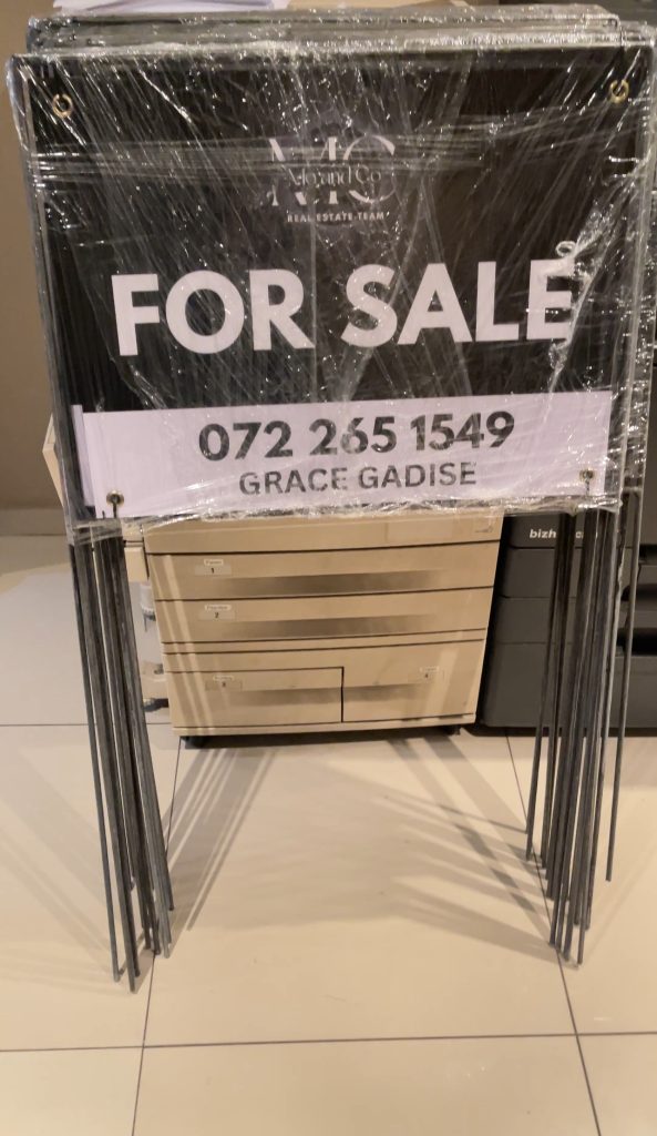 Steel Framed Custom Printed Correx Boards with Eyelets – SourcePrinting